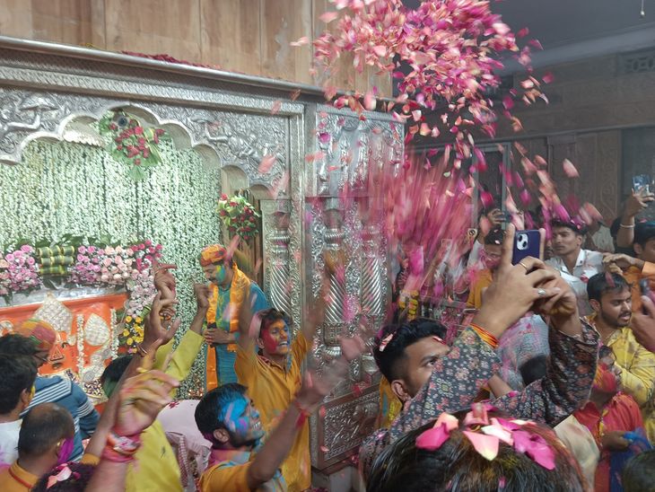 Fagotsav celebrated at Ranjit Hanuman Temple in Indore | इंदौर के रणजीत ...