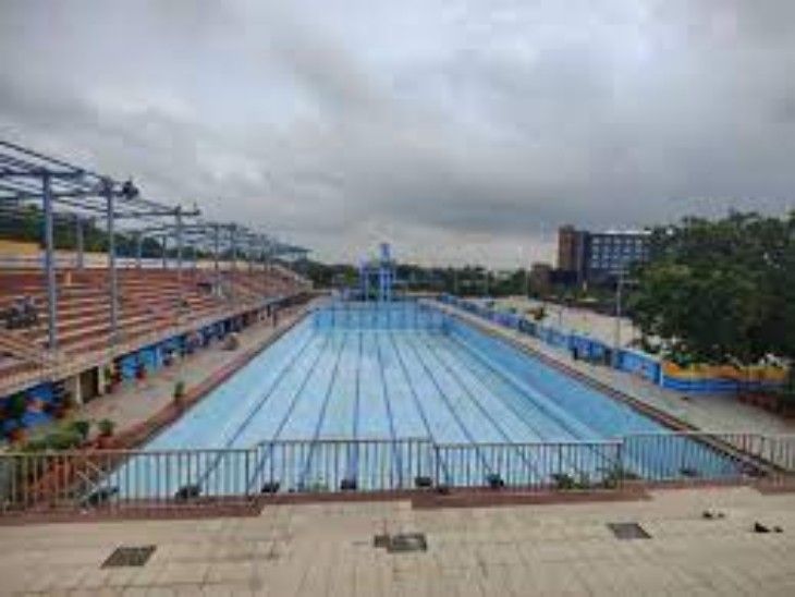 Claim to complete swimming pool in 8 months | स्वीमिंग पूल 8 माह में ...