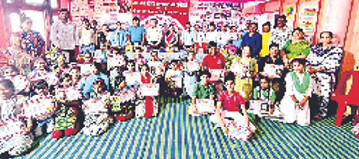 The winners of the nest making competition were honored with prizes ...