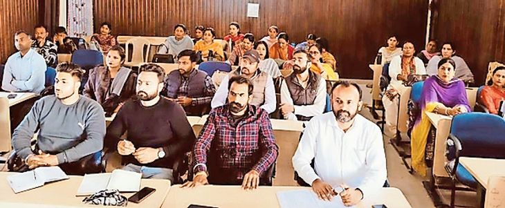 Teachers' workshop organized under Mission Samarth program in Bharthala ...