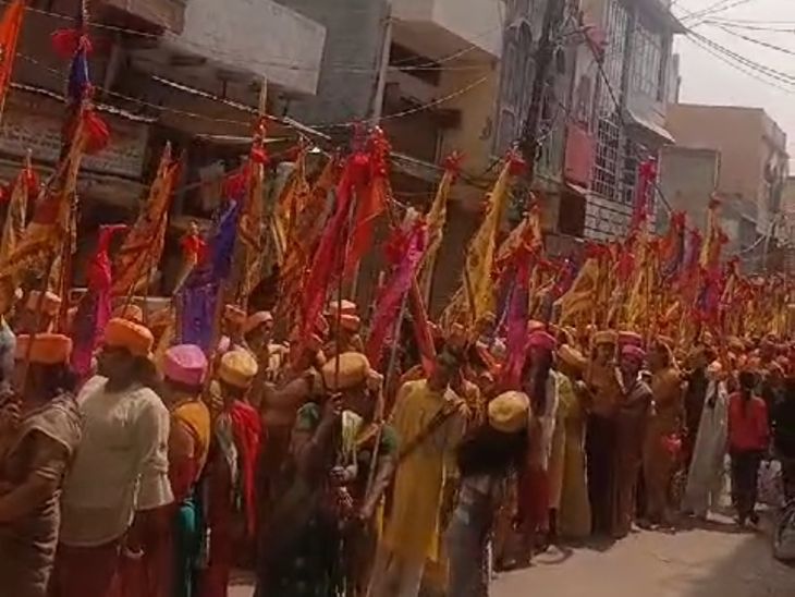 Shri Khatu Shyam ji's Nishan Yatra started in Hathras | हाथरस में निकली ...