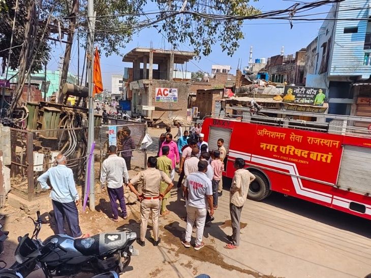 Transformer caught fire after sparking | स्पार्किंग के बाद ट्रांसफार्मर ...
