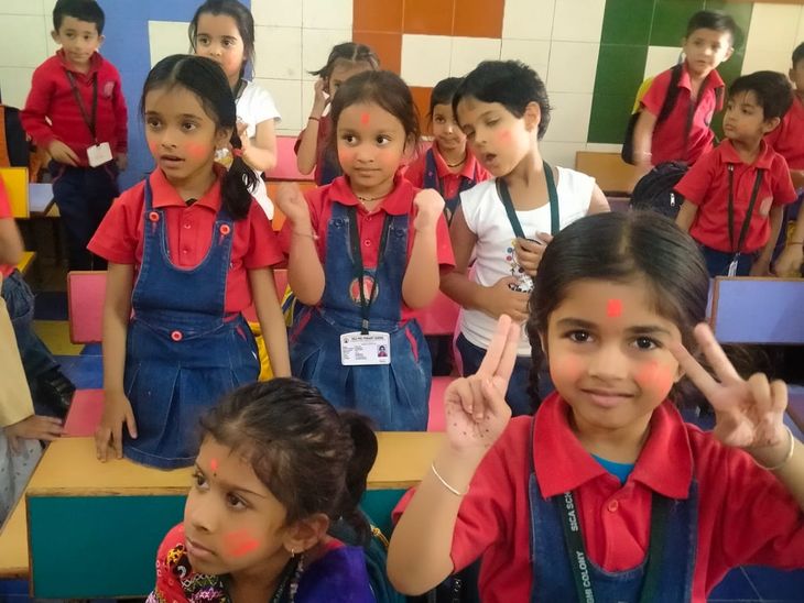 Holi celebration in Sika School Sanghi Colony, Indore | इंदौर के सिका स्कूल सांघी कॉलोनी में ...