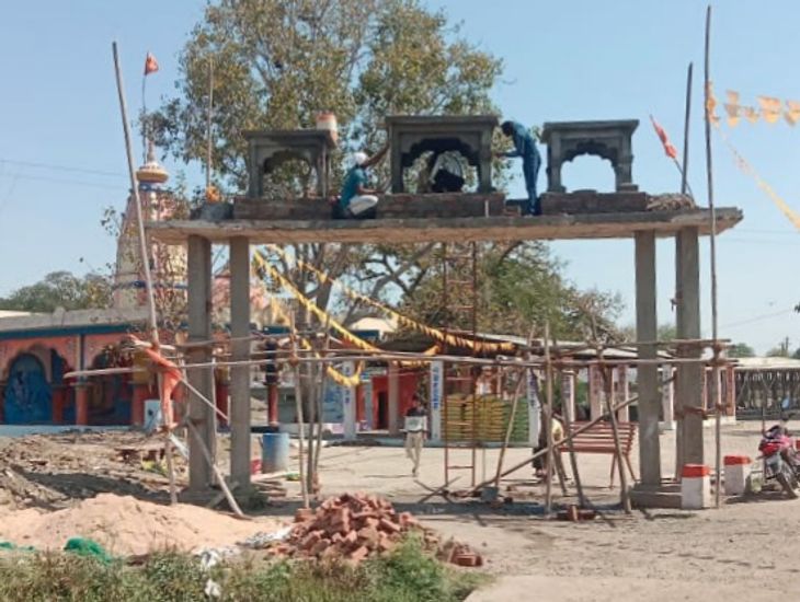 Yagyashala being built behind the gate in front of Hanuman temple ...