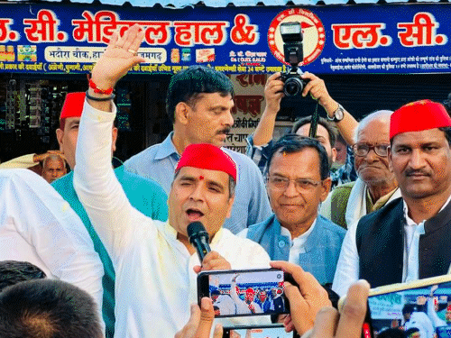 MLA exposed in front of Dharmendra Yadav in Azamgarh