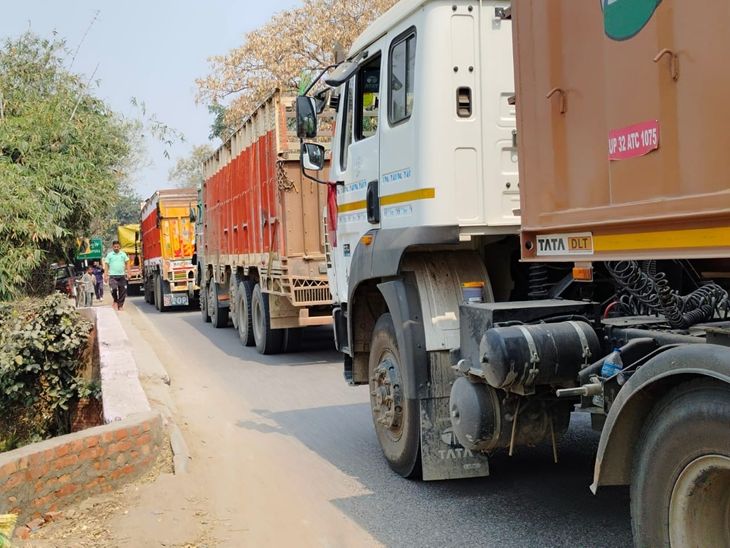 Narrow culvert on NH-31 in Mohammadabad causes jam | मोहम्मदाबाद में NH ...