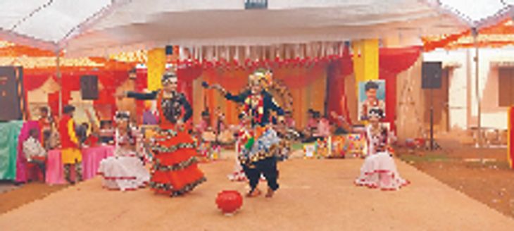 Fag competition in Bade Temari, 30 troupes presented songs | बड़े टेमरी ...