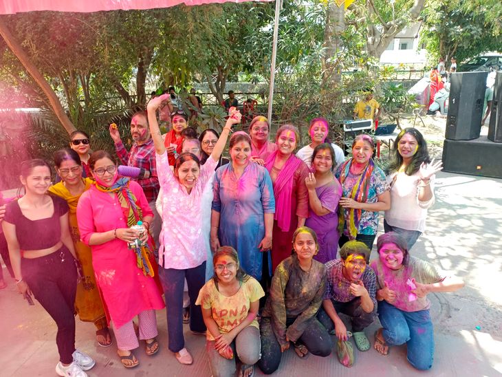 Holi celebration in New Rani Bagh, Indore | इंदौर के न्यू रानी बाग में ...