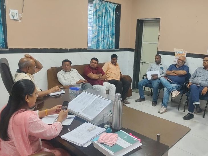 Meeting organized in SDM office | एसडीएम कार्यालय में हुआ बैठक का आयोजन ...