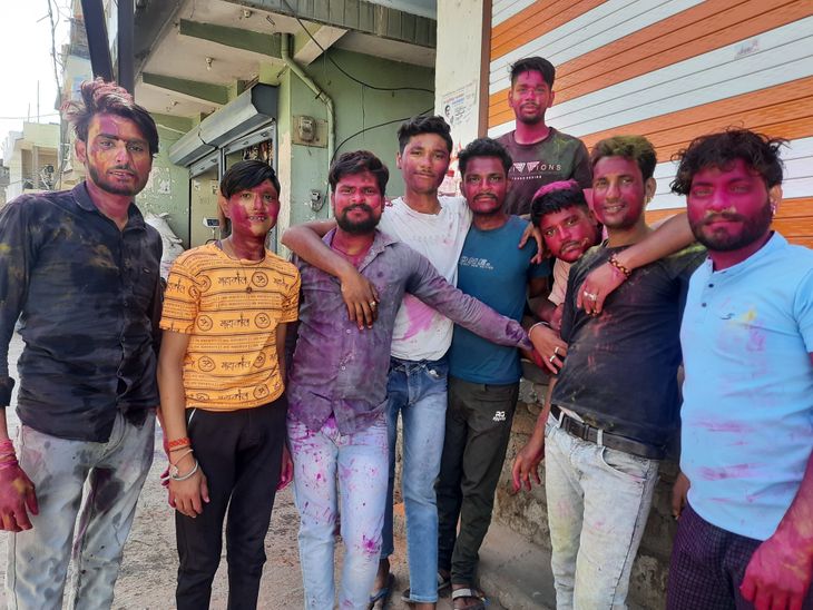 Holi celebrated in Kannod Mirji | कन्नौद मिर्जी में मनाई होली ...