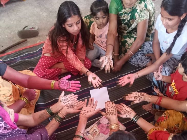 Anganwadi workers motivated to vote through human chain and awareness ...