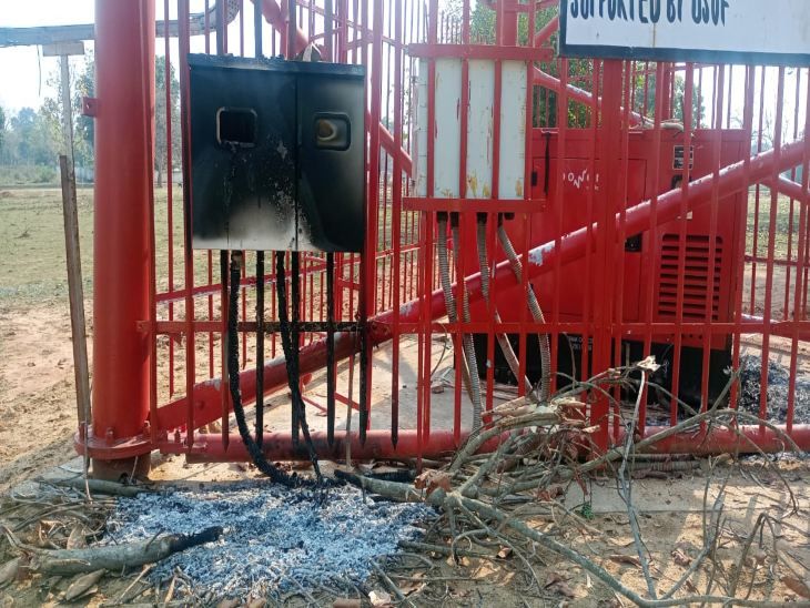 Naxalites set fire to Jio tower in Kondagaon | कोंडागांव में मोबाइल ...