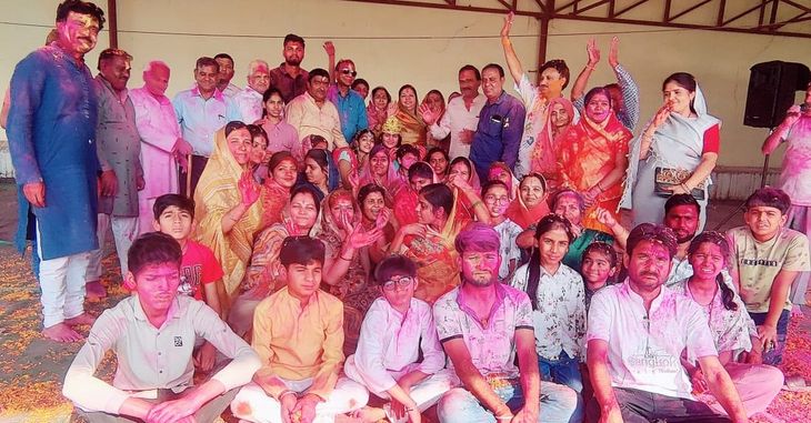 Maheshwari community celebrated holi milan with bhajan and chair race ...