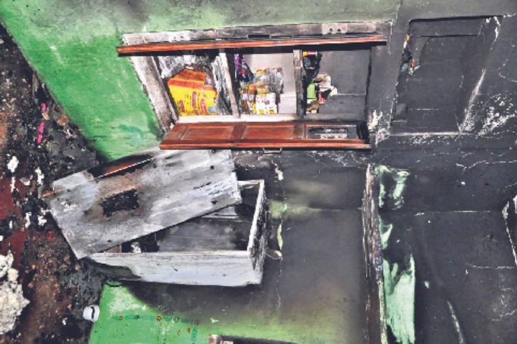Fire broke out in the room due to short circuit in the fridge, Rs 4 ...