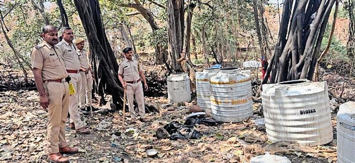 38 thousand liters of wash along with the distilleries of Hathkadi ...