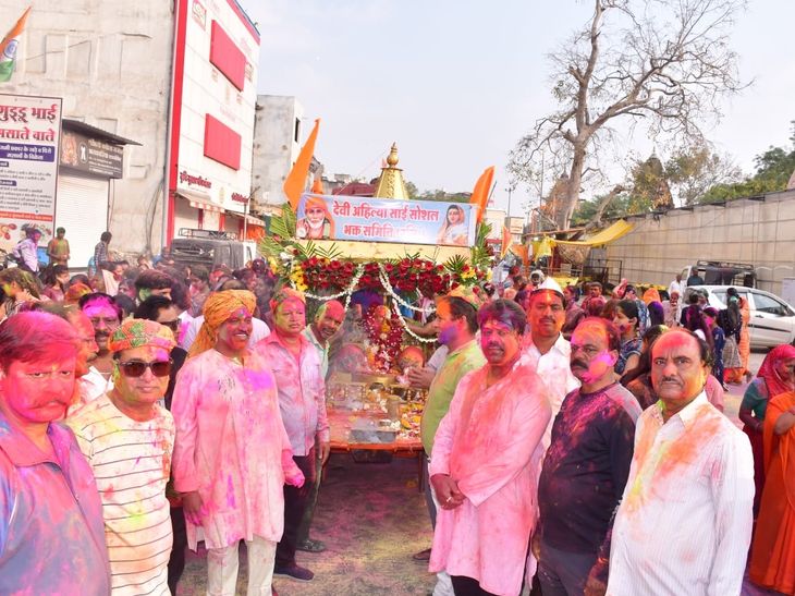 Sai Prabhat Pheri started with full devotion in Indore