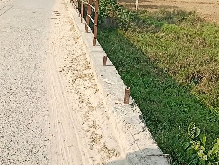 Broken railing of bridge in Mau, inviting danger