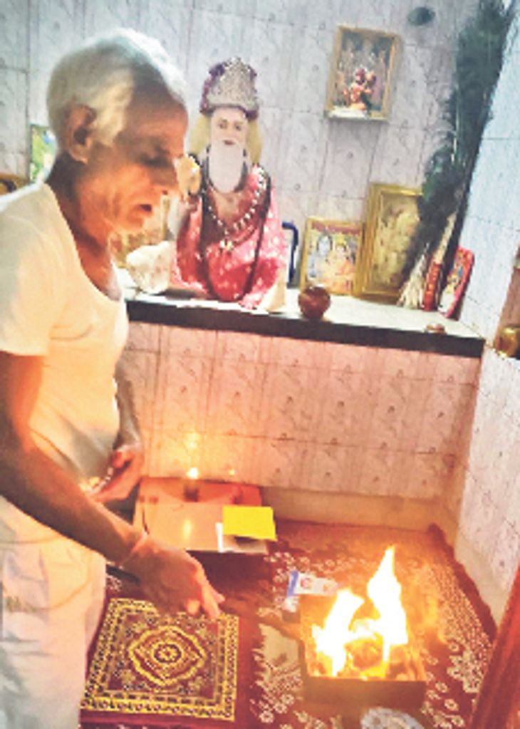 Dadoji Akharam Maharaj was deceived and asked for a vow. | दादोजी ...