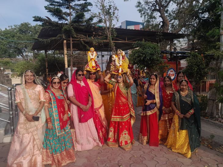 Gangaur festival celebrated with pomp in Badnawar | बदनावर में धूमधाम ...
