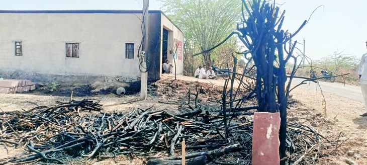 Fire started due to short circuit, two electricity meters and fence ...