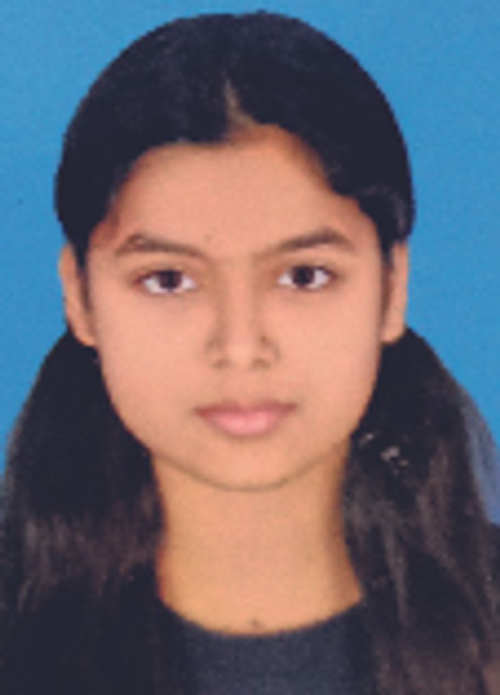 Megha and Karan scored 457 marks, family happy | मेघा और करण ने 457 अंक ...