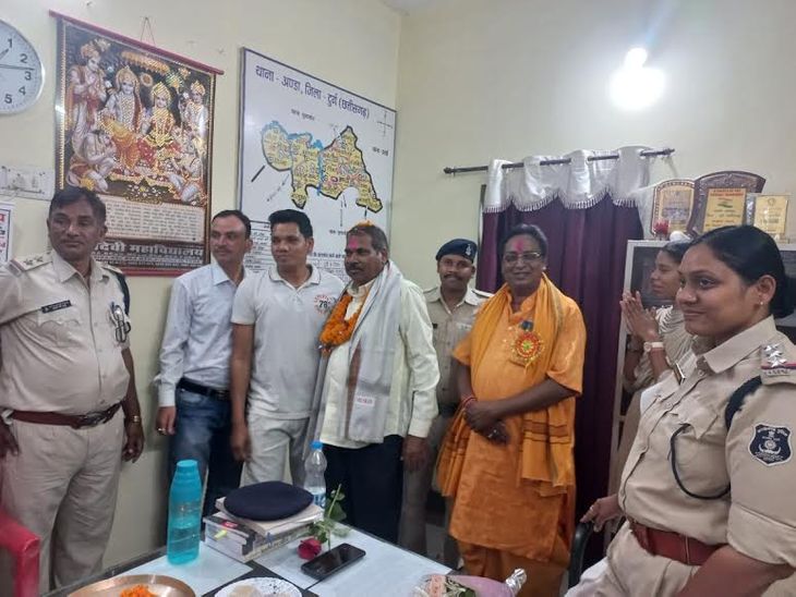 Farewell to Assistant Sub Inspector Tandon on his retirement | सहायक ...