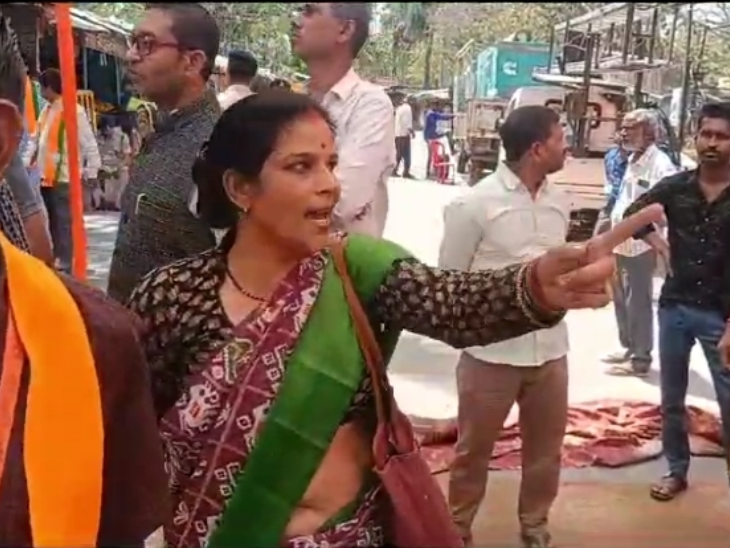 Uproar among family members over woman's death in Rewa | रीवा में महिला ...