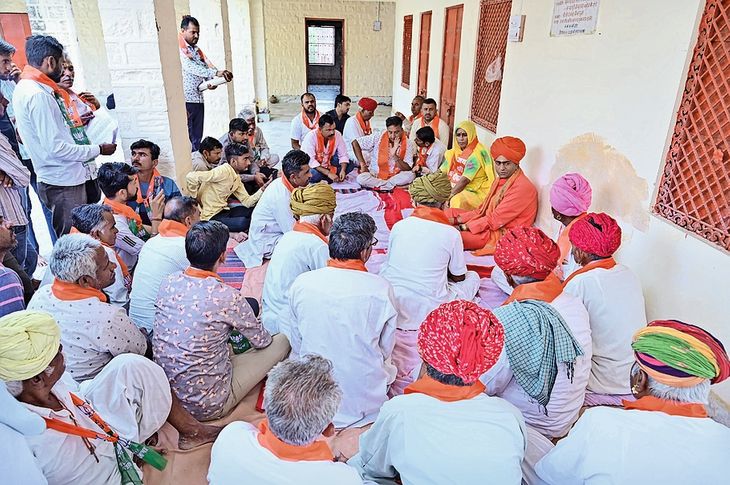 MLA Mahant Pratap Puri visited the Phalsund area | विधायक महंत ...