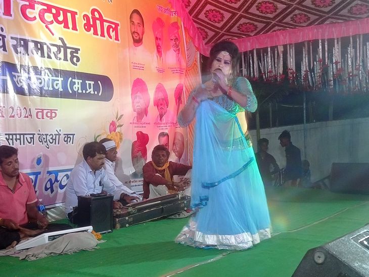 : On the second day, Nimari Gammat was held, artists from Deshgaon ...