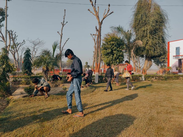 Shramdan gave message of cleanliness | श्रमदान कर दिया स्वच्छता का ...