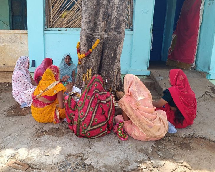 Women kept fast and worshiped Dasha Mata | महिलाओं ने व्रत रख दशा माता ...