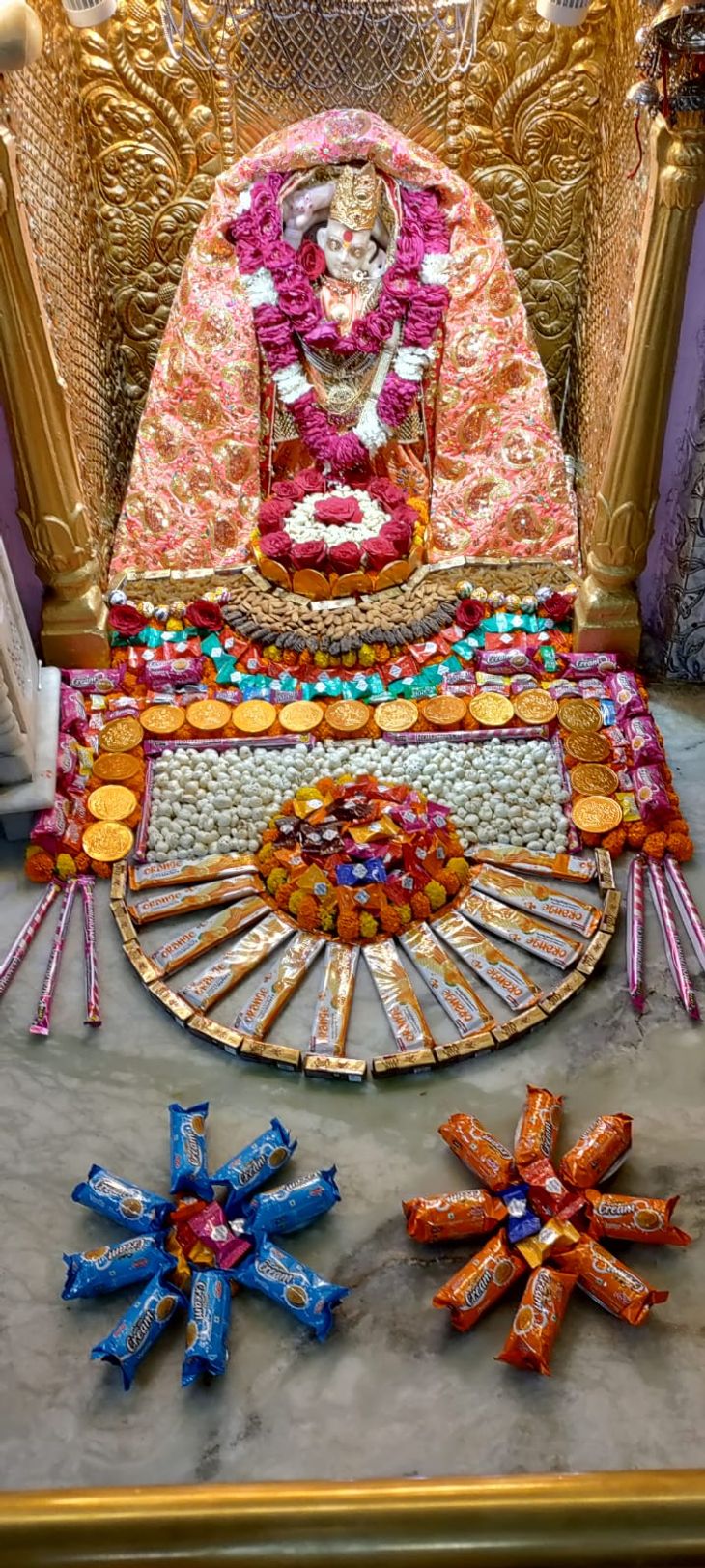 In Ambika Mata Mandir, Maa will be adorned with flowers in the morning ...