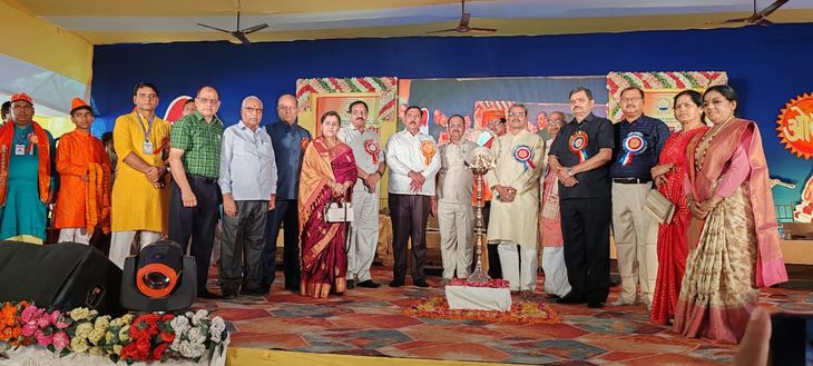 Chanting of mantras in havan and Mastana Jogi Swami Dayanand in aarti ...