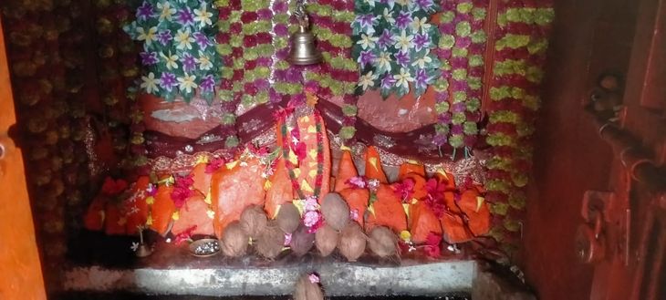 Preparations for Navratri in Siddhapeeth Maa Janaki Ban Mata Temple ...