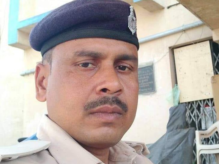 Jamadar injured due to breaking of roof railing dies in kaimur | छत की ...