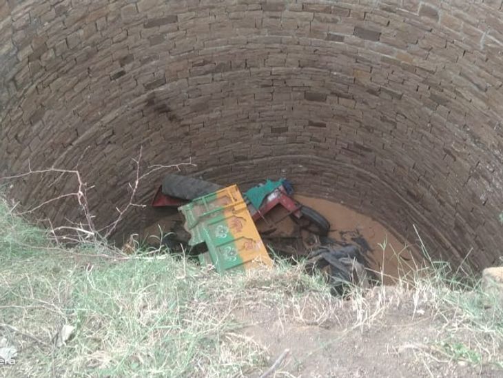 Incident of Kankar in Mungawali block, a tractor trolley loaded with ...