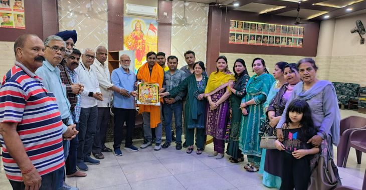 Khatri Sabha honored Subhash Palta for winning the district level race ...