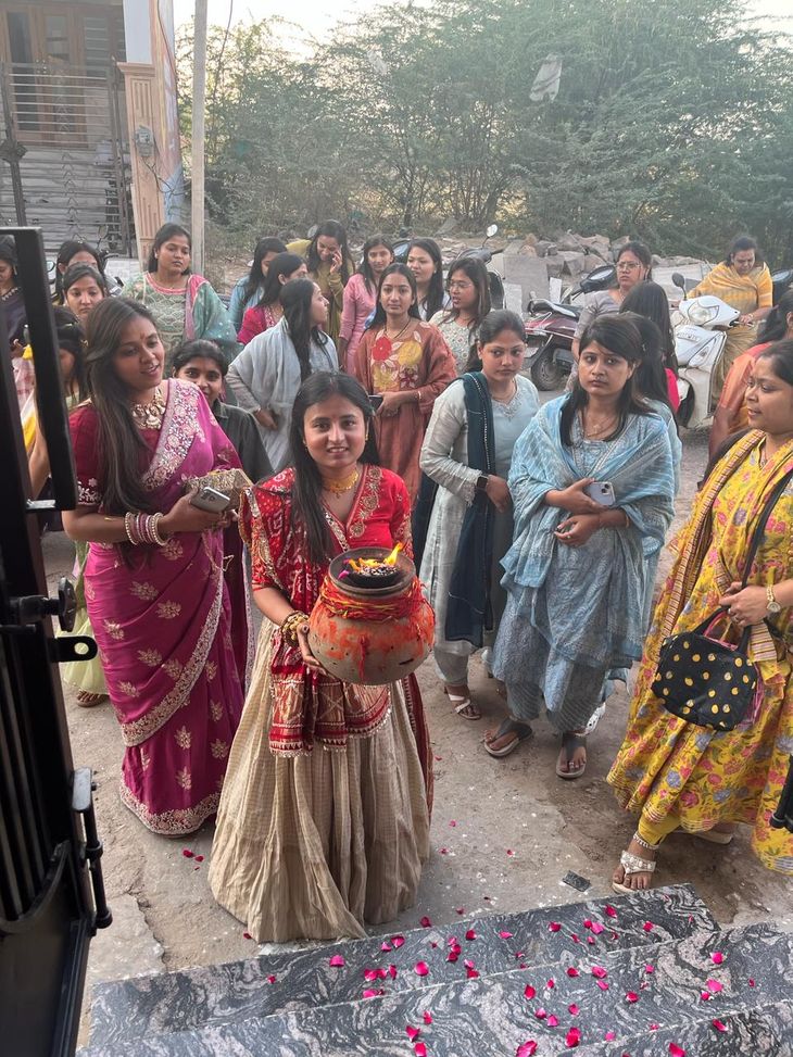 Women worshipped Gangaur Mata, offered prayers and listened to the ...