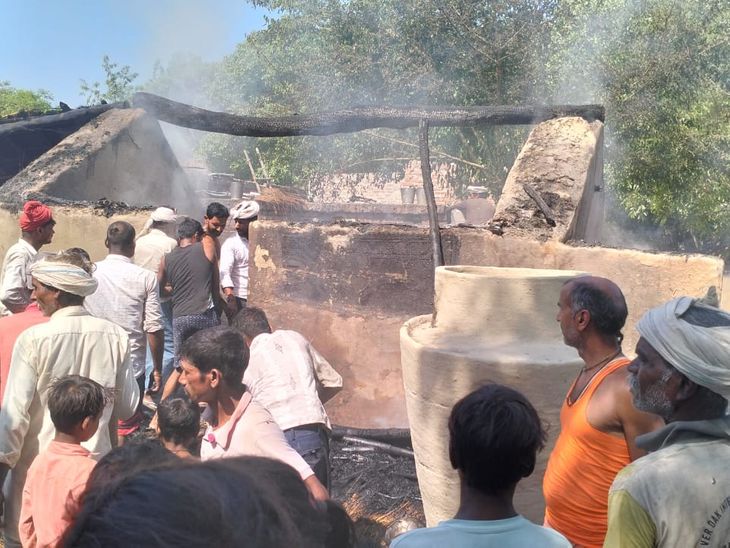 Three houses burnt due to fire in Bahraich | बहराइच में आग लगने से तीन ...