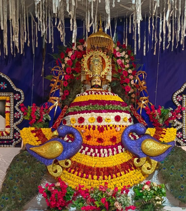 Khatu Naresh's tableau was decorated in Shri Shyam Bhajan Sandhya ...