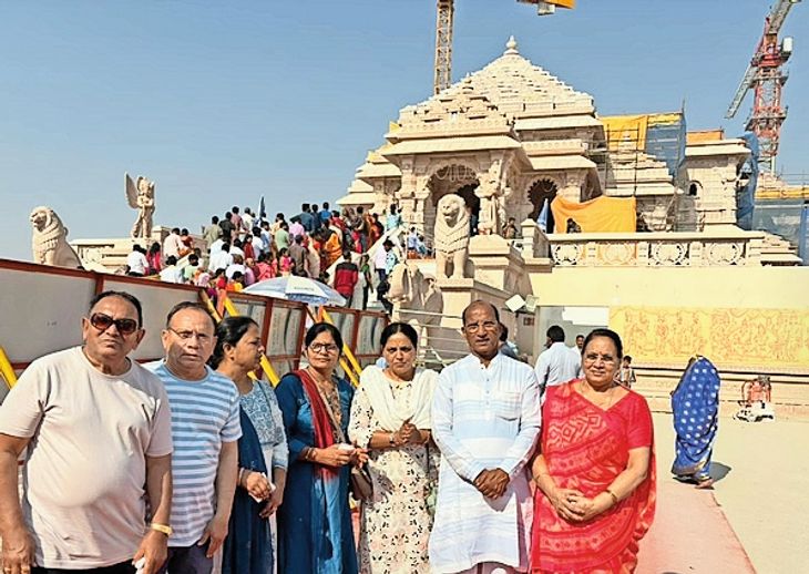 Jain devotees of Sagwara visited Ramlala in Ayodhya | सागवाड़ा के जैन ...