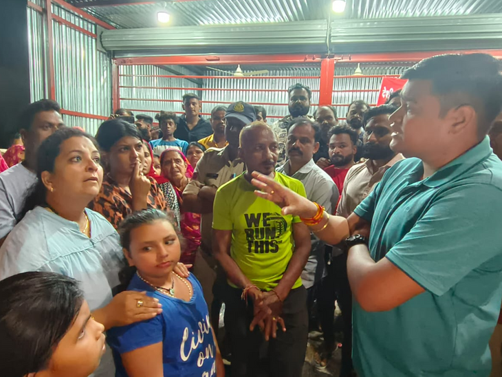 Continuous protest against liquor shops in Ratlam | रतलाम में शराब की ...