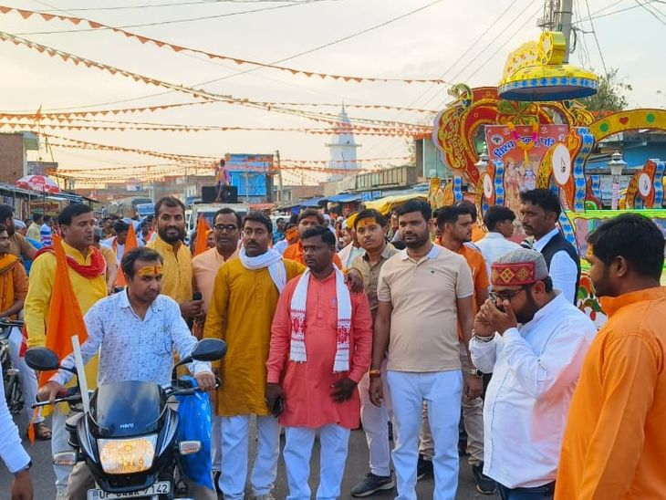 A grand procession was taken out in Babhani | बभनी में निकाली गई भव्य ...