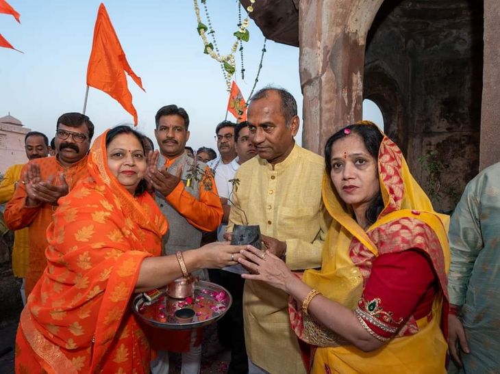 On the occasion of Hindu New Year, Surya Arghya was performed from the ...