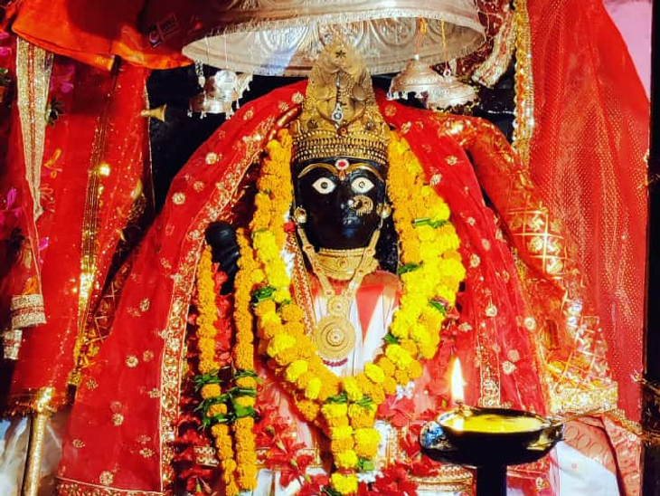 On the first day of Chaitra Navratri, devotees reached to have darshan ...