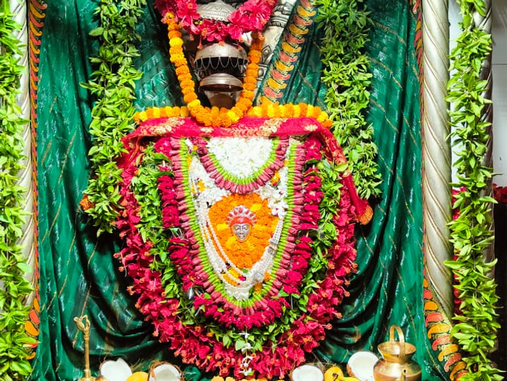 Two lakh devotees paid obeisance at Maa Sheetla Dham | मां शीतला धाम में दो लाख श्रद्धालुओं ने ...