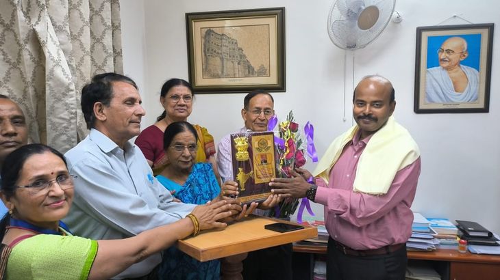 Award winning teachers honoured IAS Kunal | पुरस्कृत िशक्षकों ने किया ...