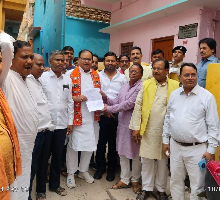 A memorandum of five demands including constitutional status to Magahi ...