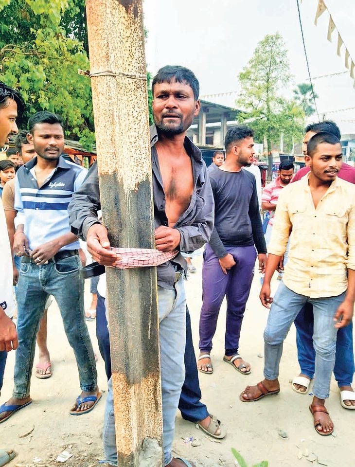 A young man who was running away after snatching 20 thousand rupees was ...