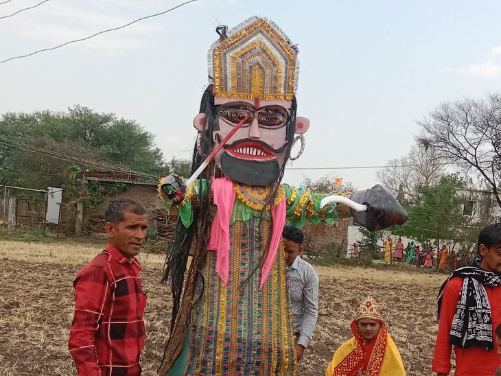 Ramlila staged in Chhatri ram rawan fight | छतरी में रामलीला का मंचन ...